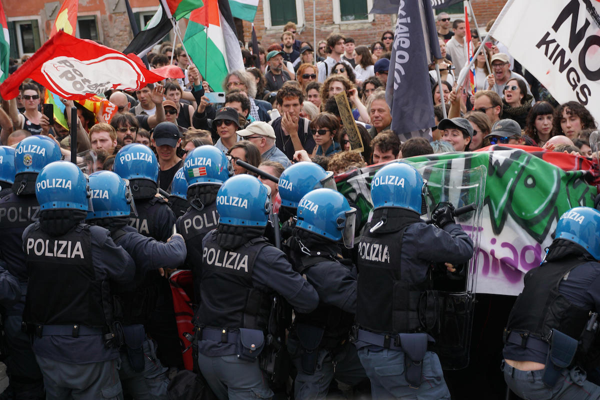 Biennale, tensione al corteo pro Pal. Contro Israele venti padiglioni ...