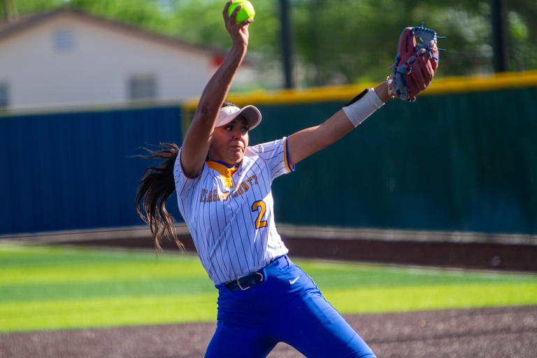 Brooklynn Reyes leads Reagan County softball to first regional final