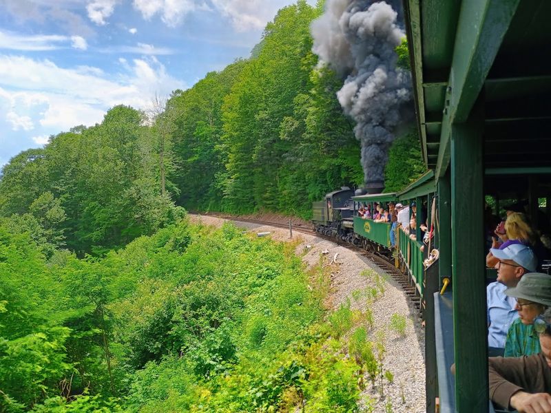 This scenic train ride in West Virginia chugs its way to jaw-dropping ...