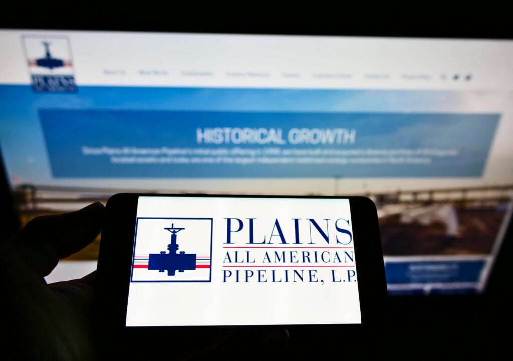 Plains All American banks on oil strength, raises profit outlook