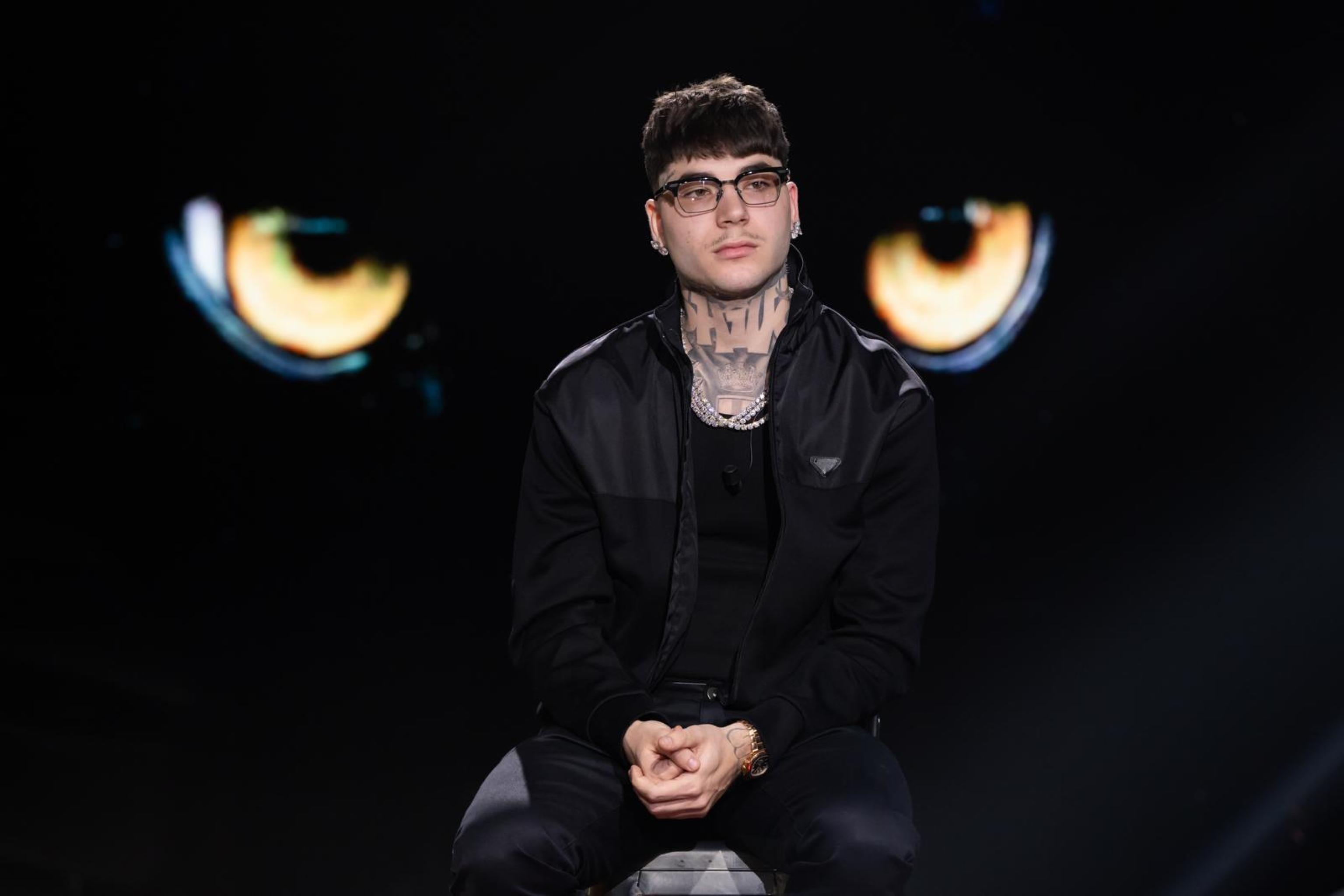 Hit parade, il rapper Shiva tiene la vetta con 'Vangelo'