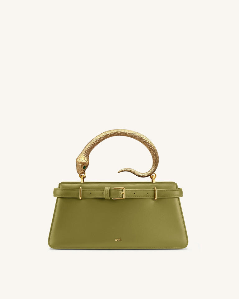 Taylor confirms matcha green is the new butter yellow with her bag—here ...