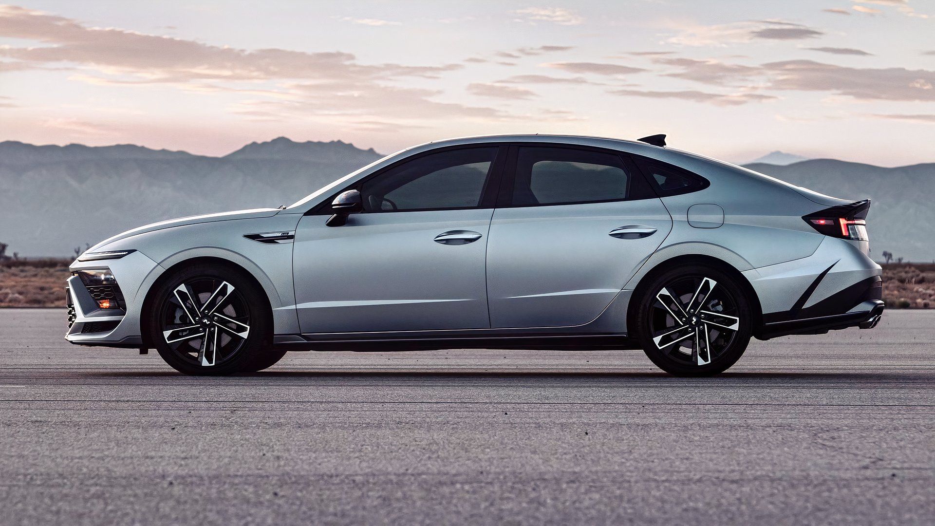 The hybrid sedan with the highest driving range in 2026