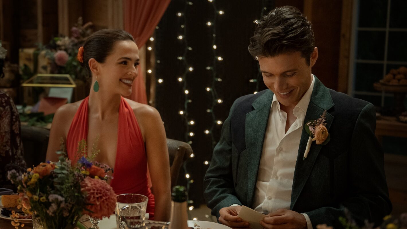 ‘Voicemails for Isabelle’: First photos of Nick Robinson & Zoey Deutch ...