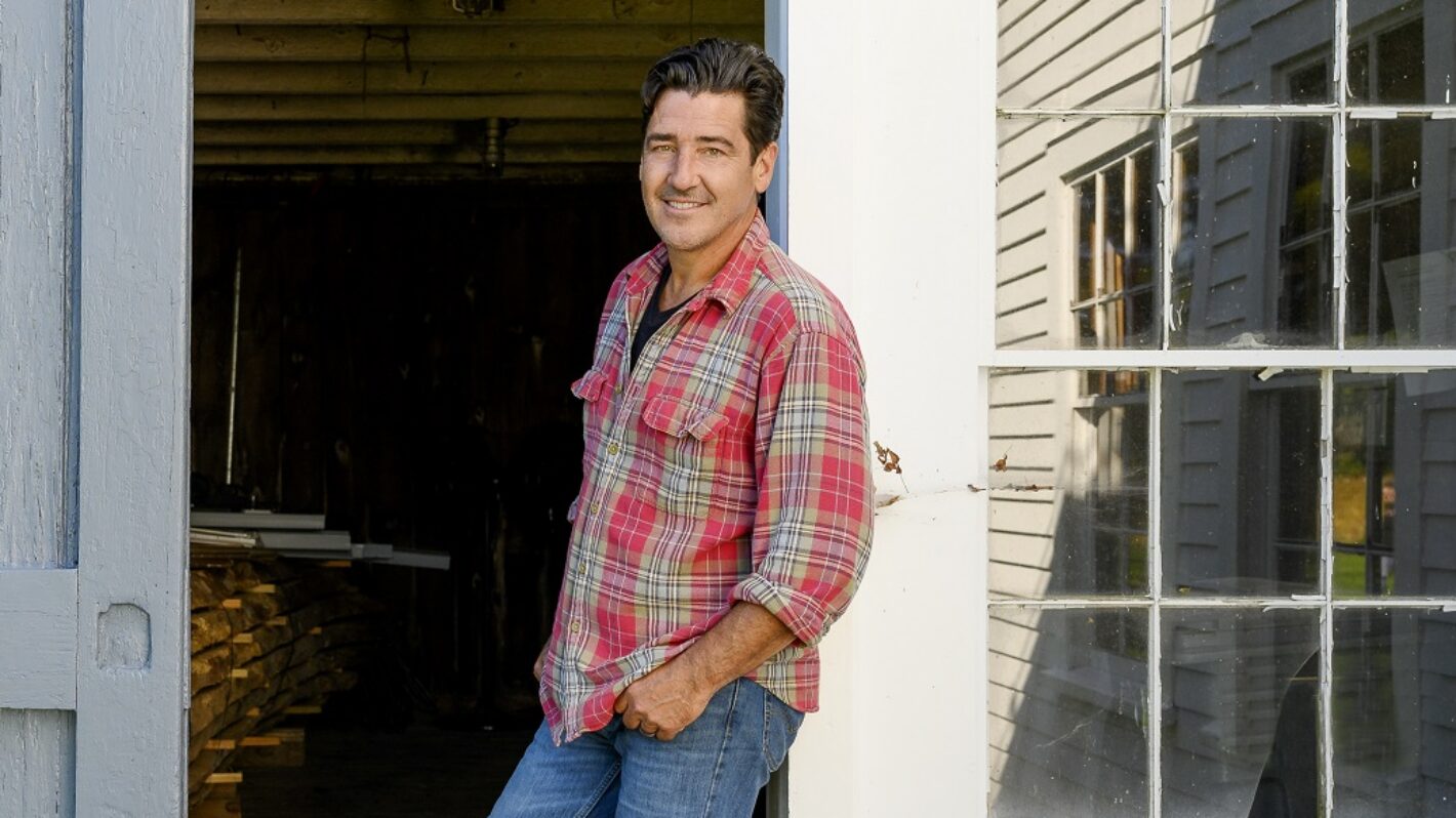 Jonathan Knight teases special guest star on new HGTV series ‘Crashers’