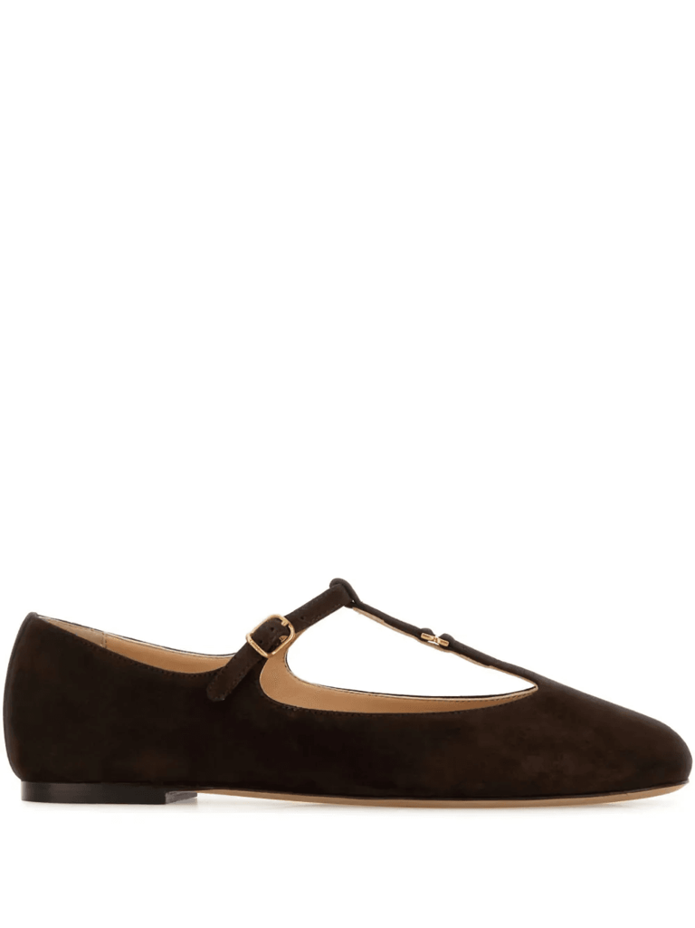 Los zapatos planos elegantes y en tendencia para llevar con vestidos ...