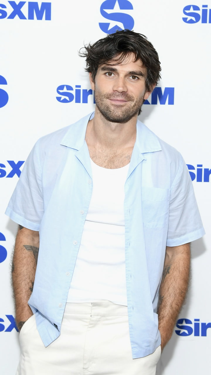 'Riverdale' alum KJ Apa accuses viral TikTok star Mr. Fantasy of ...