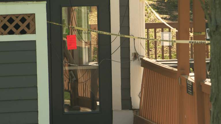 Inspection cites rotting stairs, rusted supports at condemned Kalamazoo ...