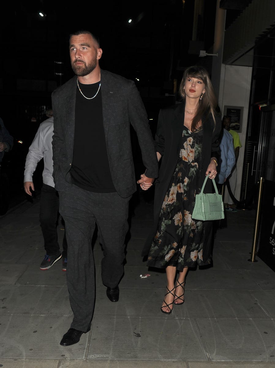 Taylor confirms matcha green is the new butter yellow with her bag—here ...