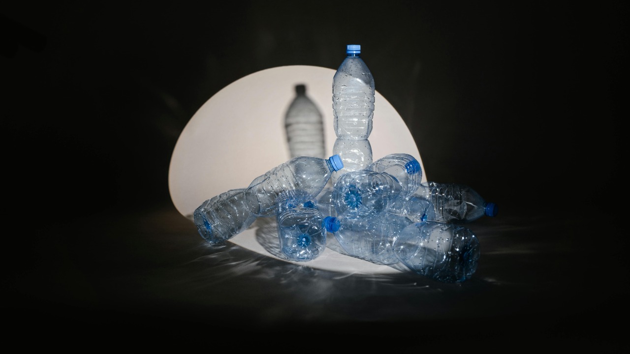 Scientists are turning sunlight and plastic waste into clean hydrogen fuel
