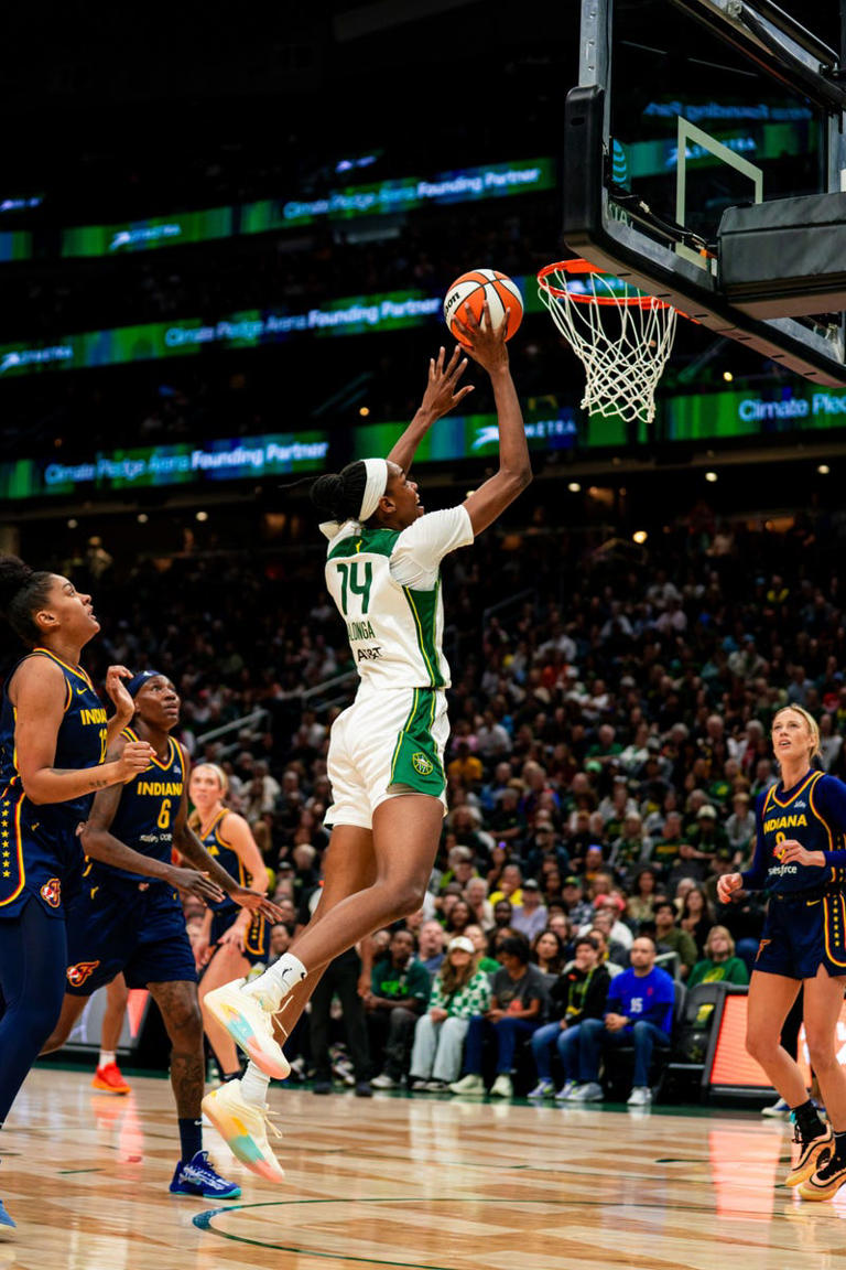 She’s studying computer science as a pro athlete. Dominique Malonga is ...
