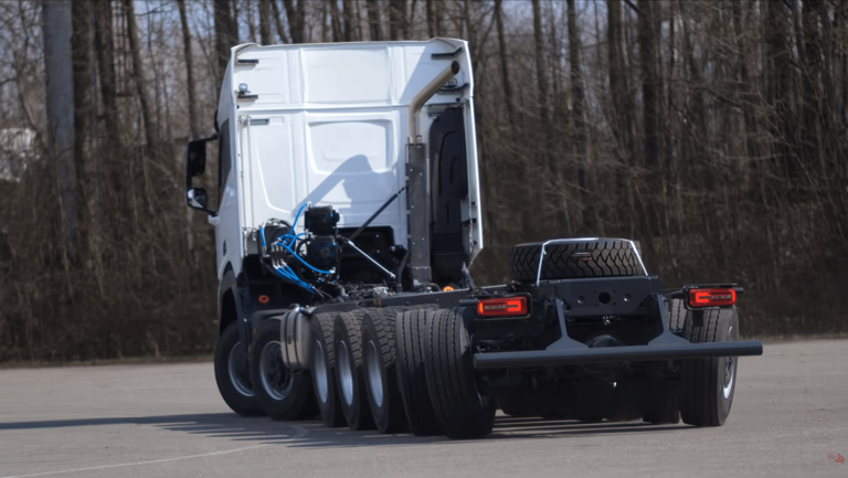 Disturbingly long 16-wheel-drive semi-truck looks like a centipede