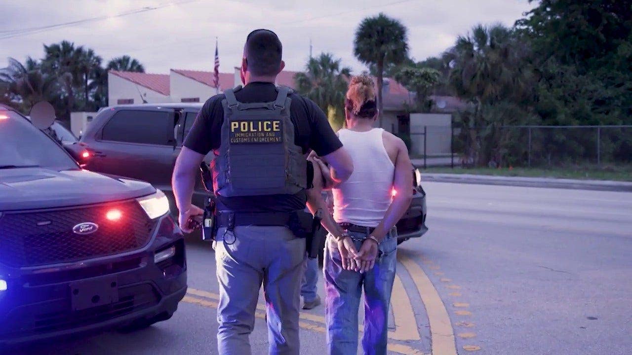 Video shows ICE officers arrest alleged MS-13 gang member described as ...