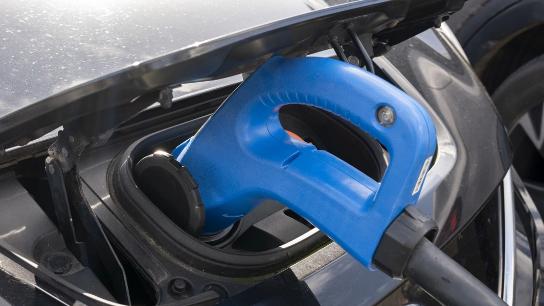 AAA tests find cold weather cuts EV range by 39%