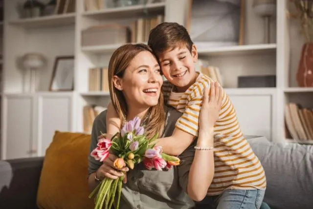 Poemas para el Día de la Madre 2026: versos cortos y emotivos para ...
