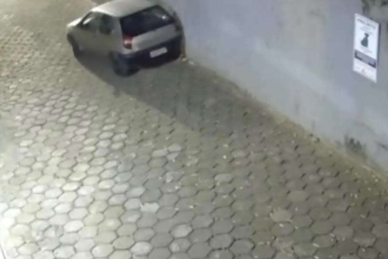 Mistério arrepiante: carro se move sozinho ao lado de cemitério; vídeo