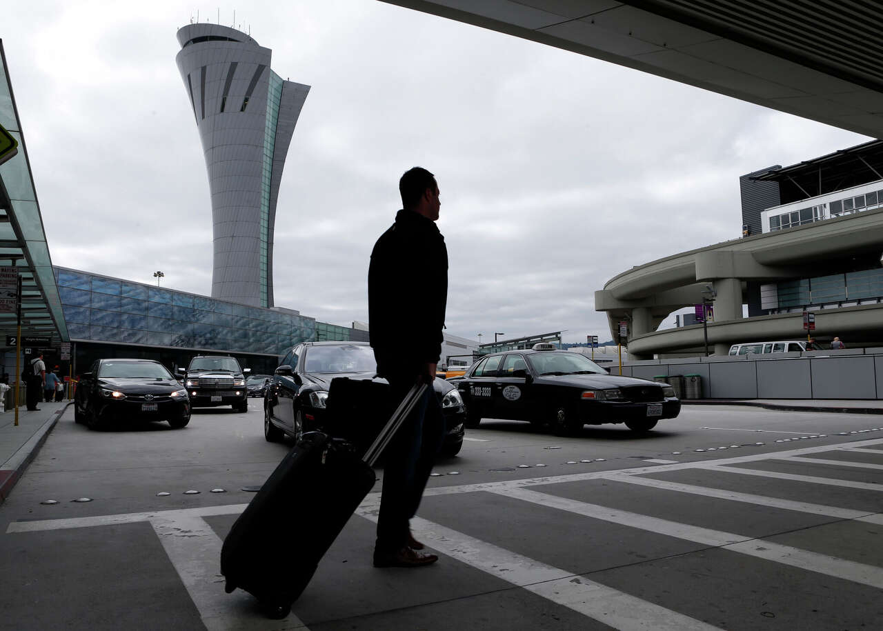 Hundreds of SFO flights delayed as low clouds slow arrivals