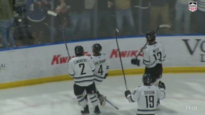 Gavin Uhlenkamp scores last-minute goal to send game 3 to overtime