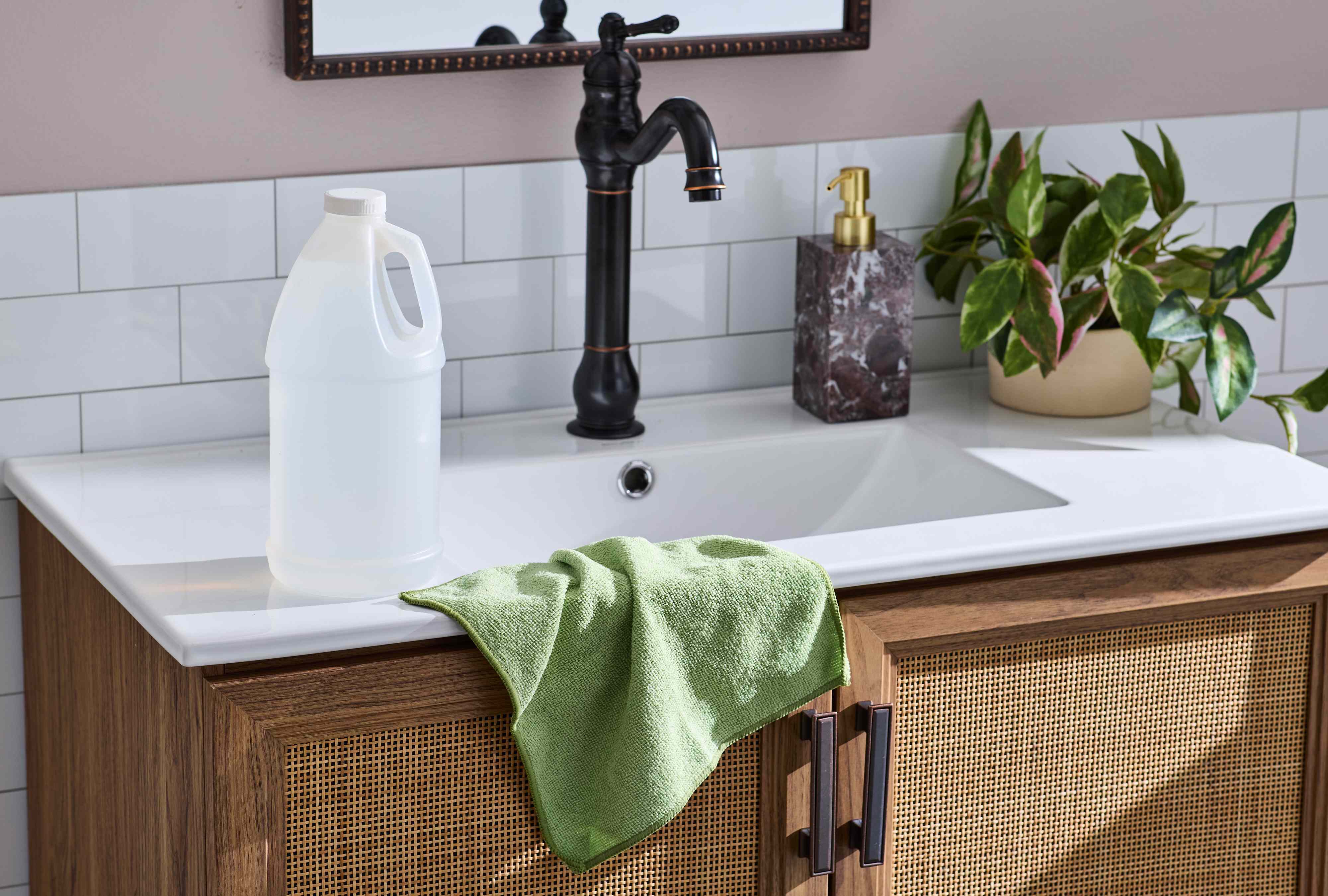 The surprising kitchen cleaning item you can use to clean your bathroom