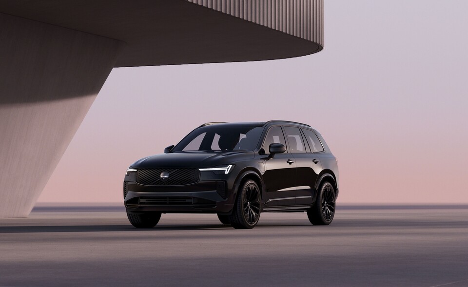 462 HP, 523 lb-ft torque, plug-in/mild hybrid Volvo XC90 black limited ...