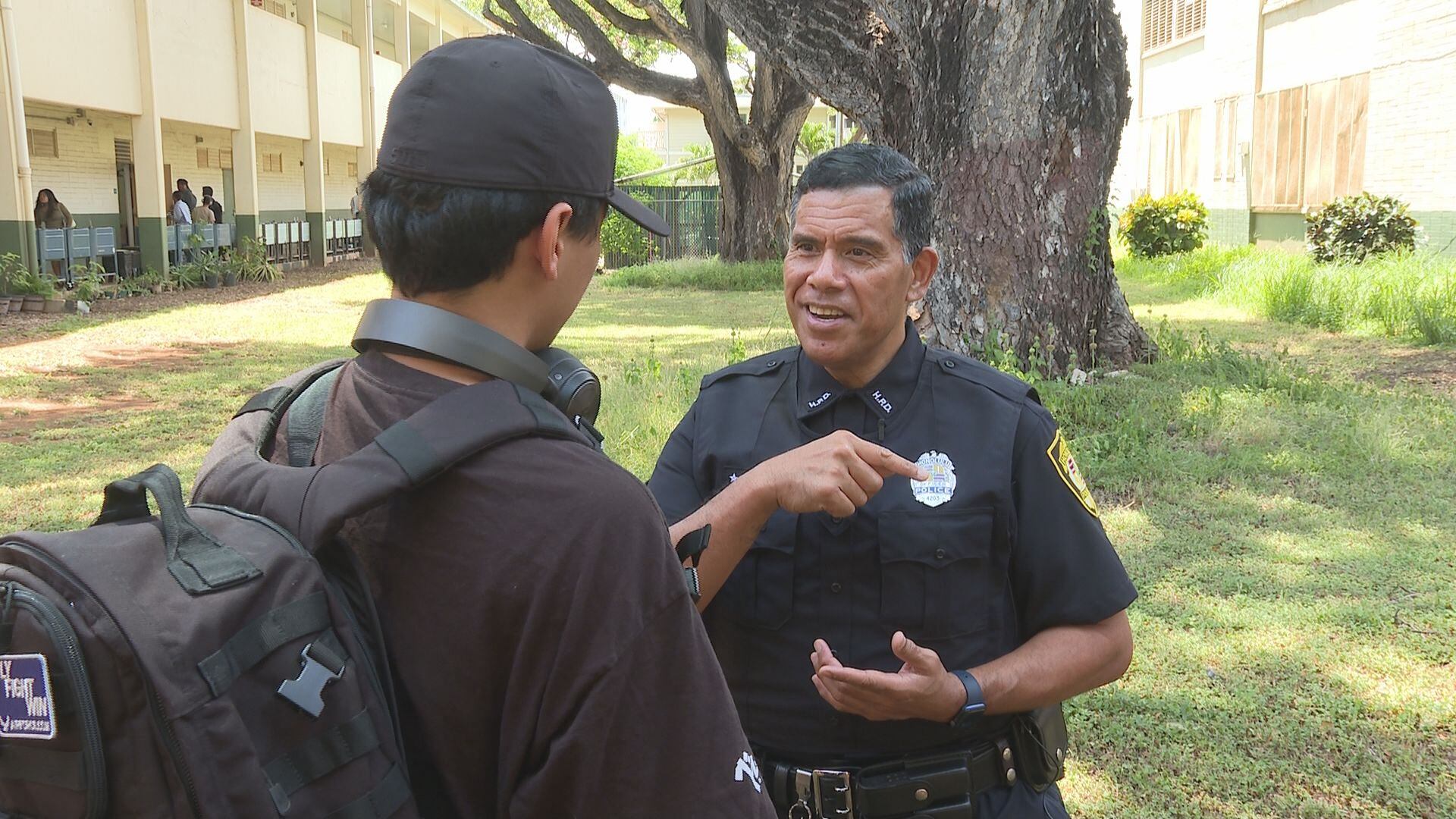 School resource officer pilot shows early impact on Oahu