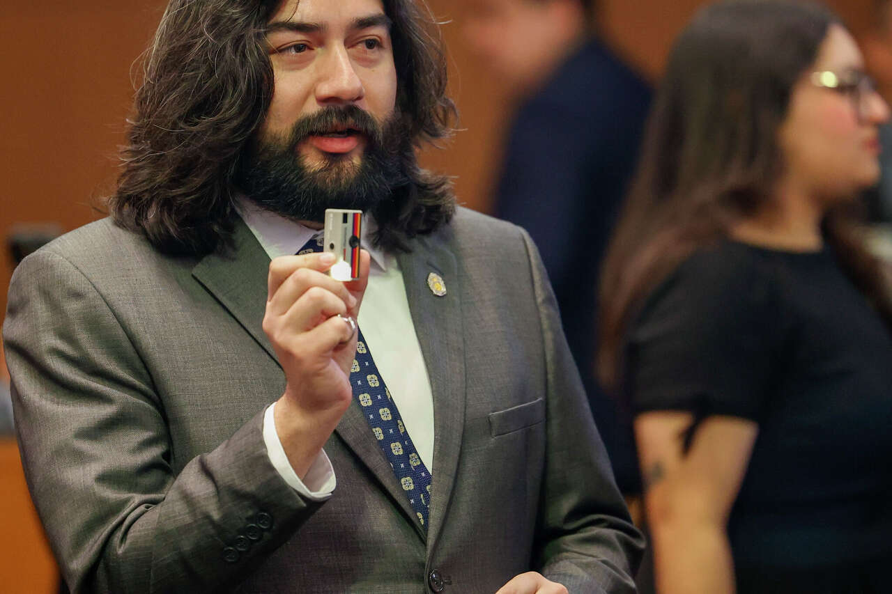 A councilman and his tiny camera: Behind-the-scenes snapshots of City ...