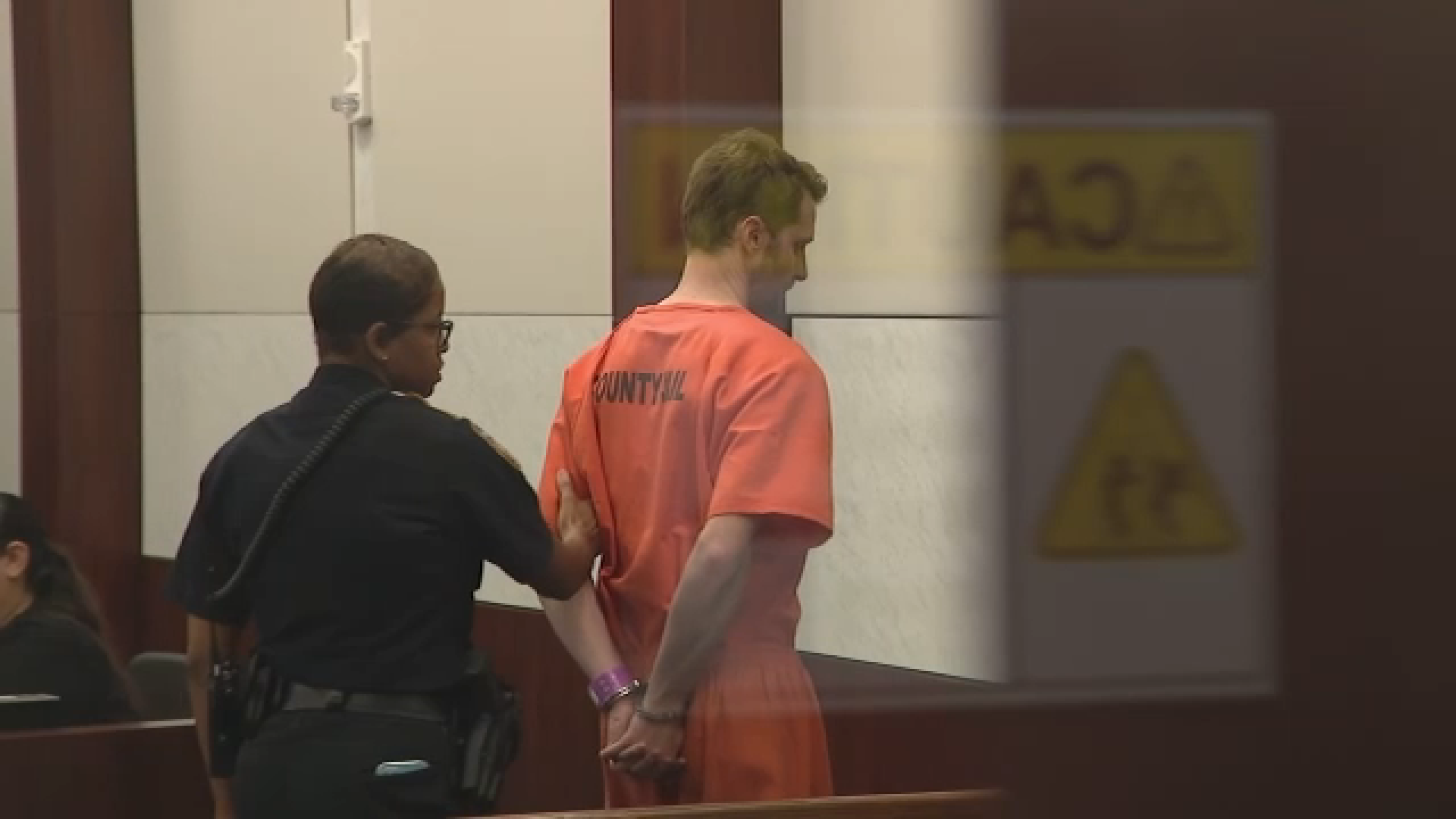 Man accused of murdering pregnant wife, fleeing country appears in ...