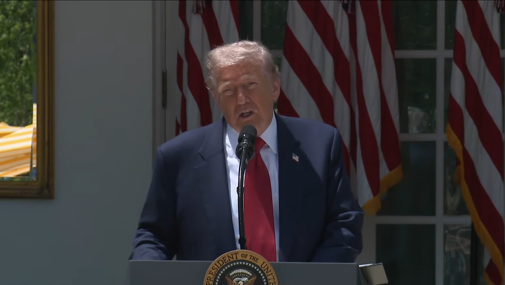 'The fake news doesn't wanna write about it': Trump grumbles over no ...