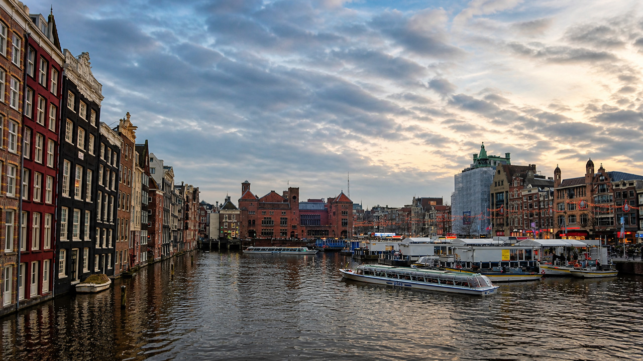 A relaxed Saturday walk through Amsterdam city center