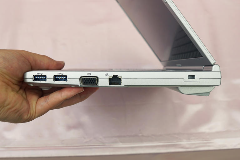 Core i7-1185G7や32GBメモリ搭載の12.1型「Let's note」が89,800円、中古PCセール