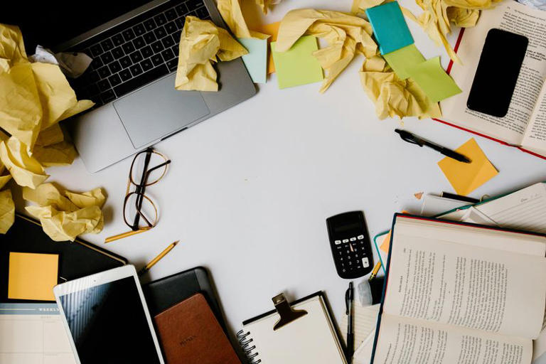 7 things happy people never have in their living rooms