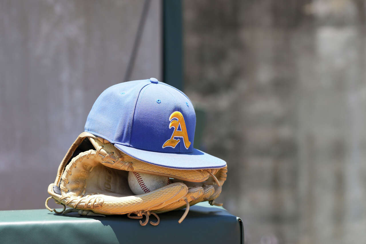 Texas team wins game despite being no-hit in bizarre postseason stunner