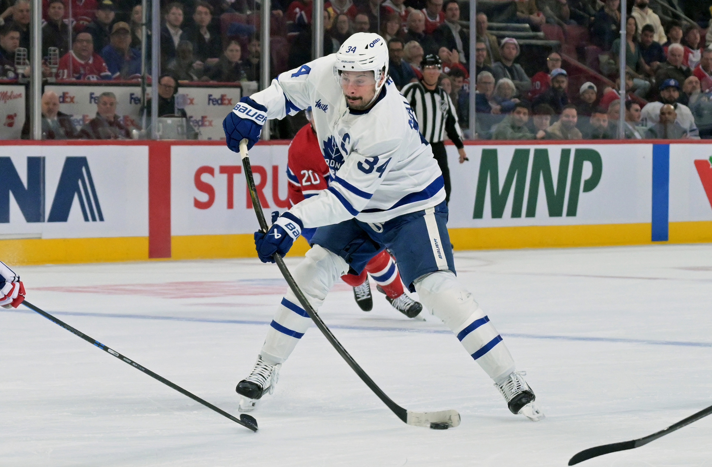 Leafs’ John Chayka to meet with Auston Matthews, Craig Berube