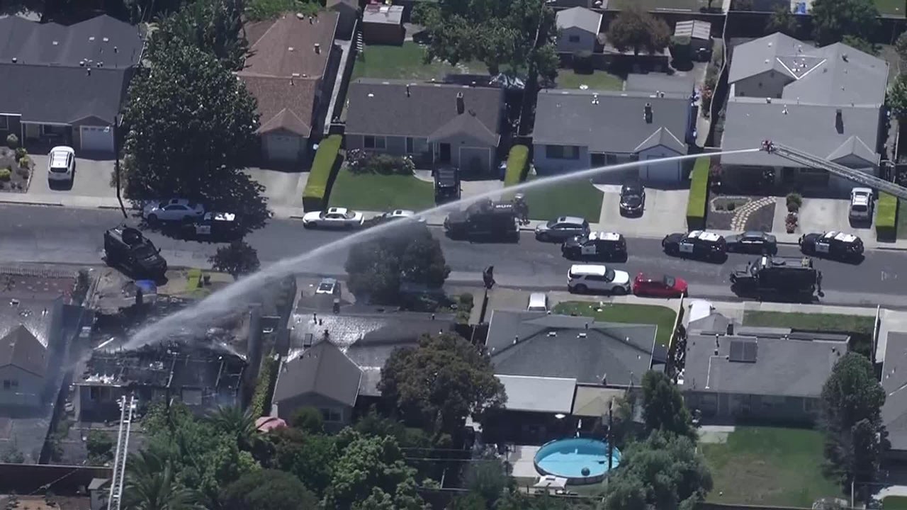 Watch: Scene of Santa Clara fire, police standoff