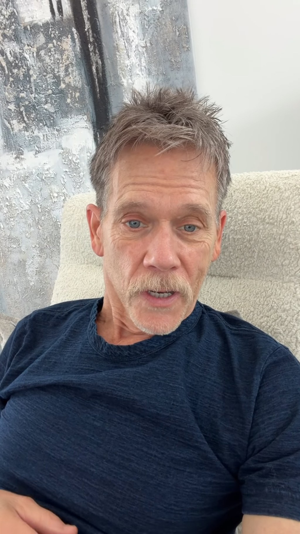 Kevin Bacon attacked by swarm of bees while on hike with daughter