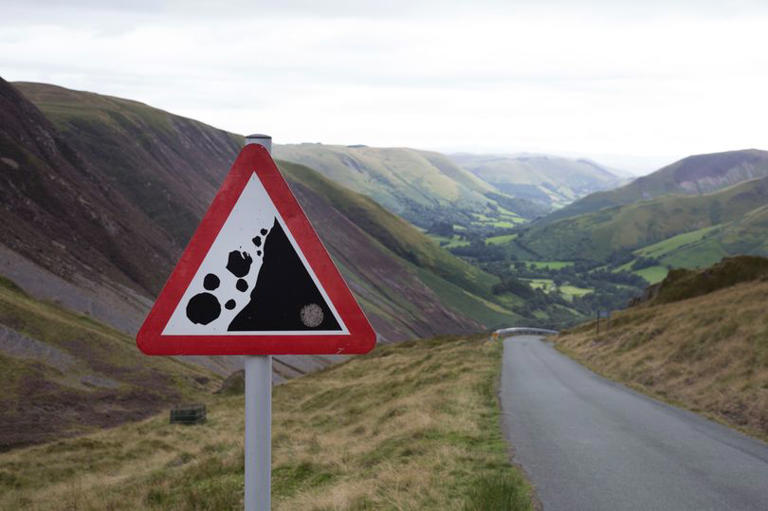 Drivers name 'least helpful' road sign — 'what is the point?'