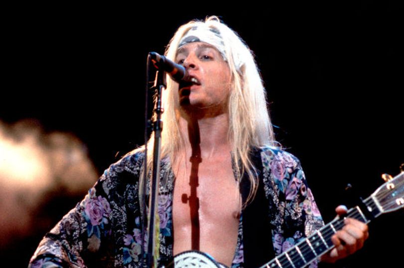 Moment 90s singer realized he didn't love his girlfriend during ...
