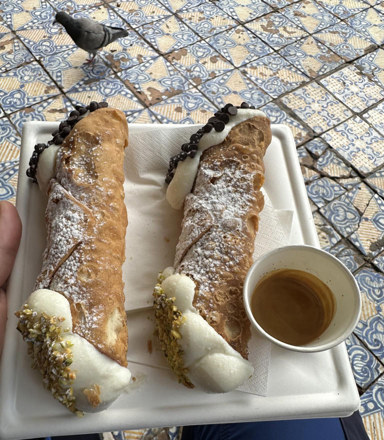 Cannoli z klasztoru i kanapka dla odważnych. To włoskie miasto zachwyca ...