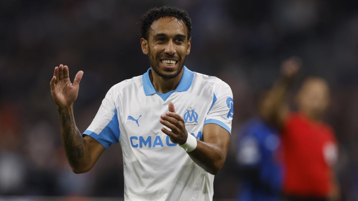 Sancionan a Aubameyang por coger un extintor y rociar a un trabajador ...