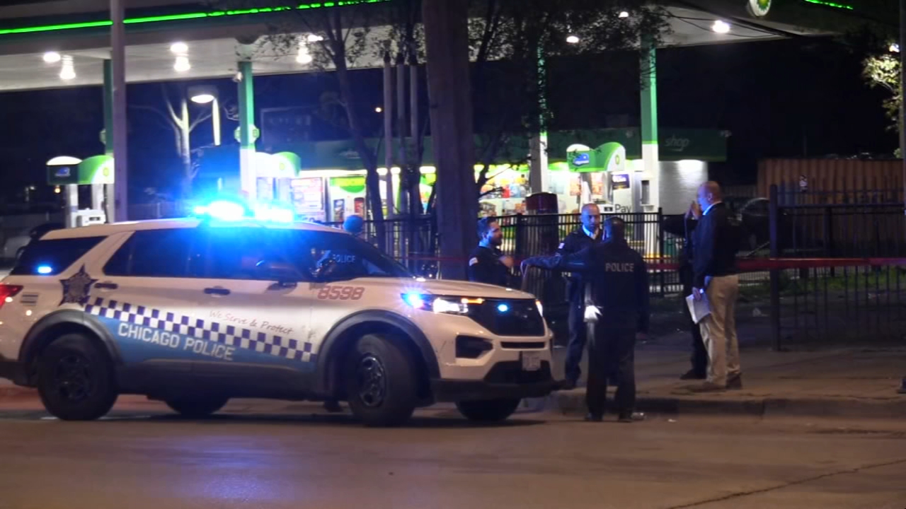 Man shot, seriously injured on Lawndale sidewalk: police