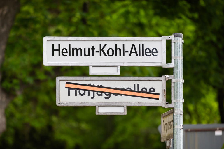 Helmut-Kohl-Allee in Berlin offiziell eingeweiht