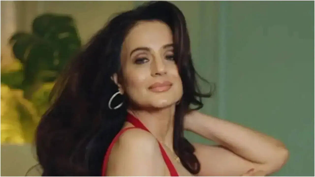 'Rs 500 crore is minimum': Ameesha Patel confirms 'Gadar 3', promises ...