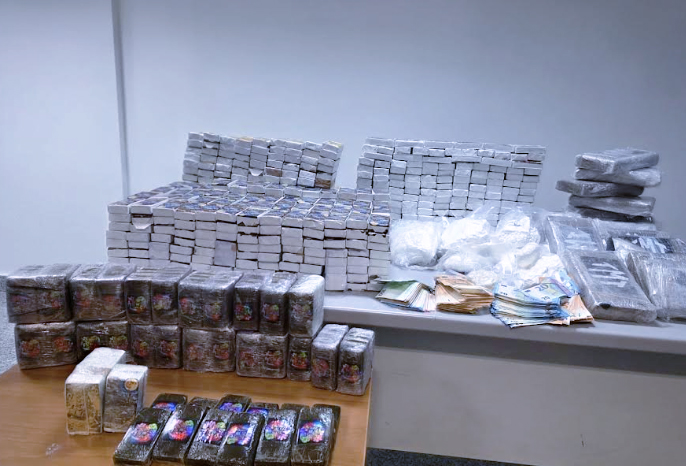 Il “borsone a staffetta” e l’hub della droga all’Infernetto: in due ...