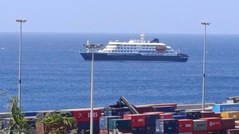 Moradores de ilha espanhola aguardam chegada de navio contaminado com ...