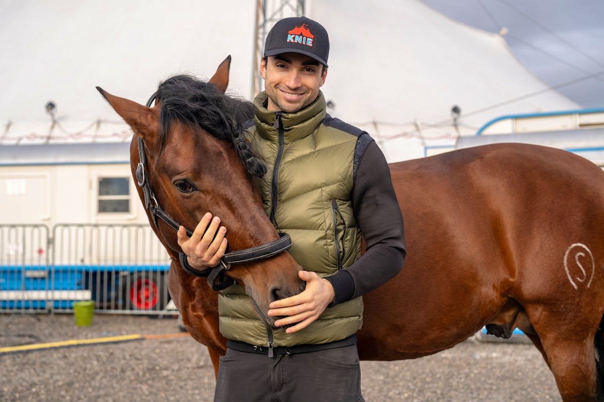 «Habe Angst vor Pferden»: Kaya Yanar tourt mit dem Circus Knie
