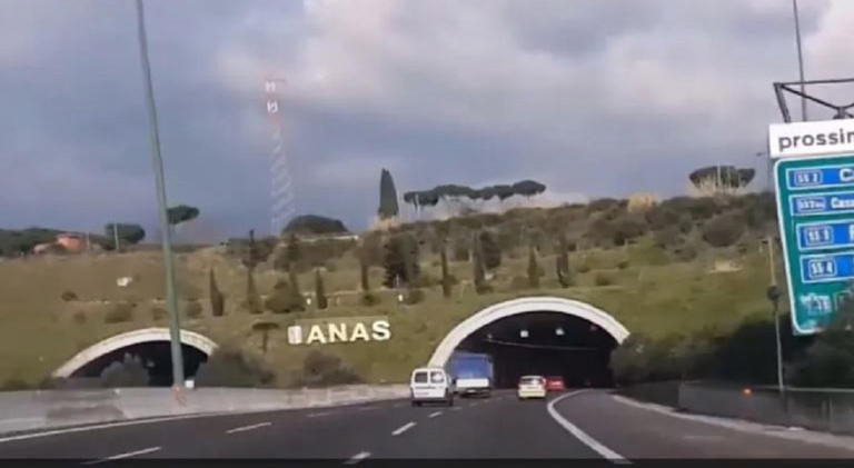 Incidente sul GRA a Roma: morto un giovane sabino. L'auto si è ...