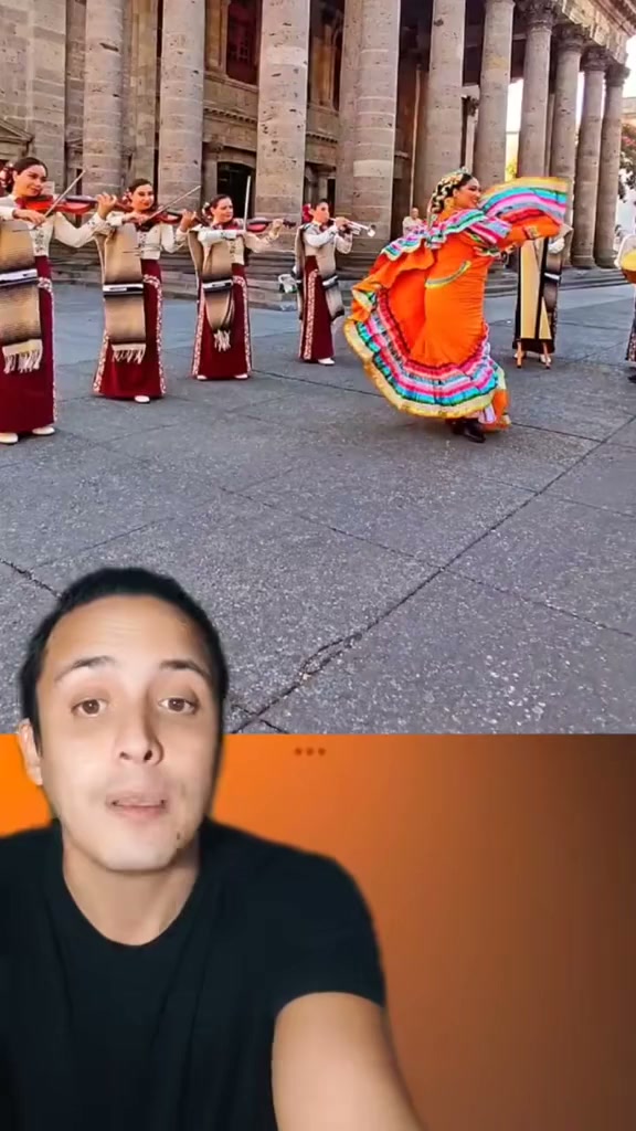 ¿Por qué bailan los mexicanos? Sigue a @Angie Glez para mucho más...