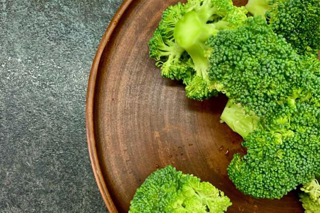 Si vas a cocinar brócoli, nunca tires sus tallos: sirven para hacer los ...