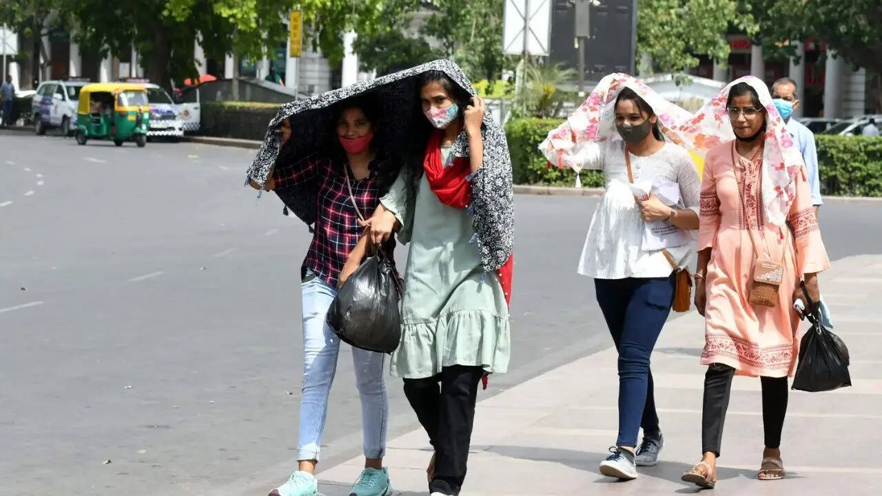 Mumbaikars get hot under the collar amid recurring power cuts