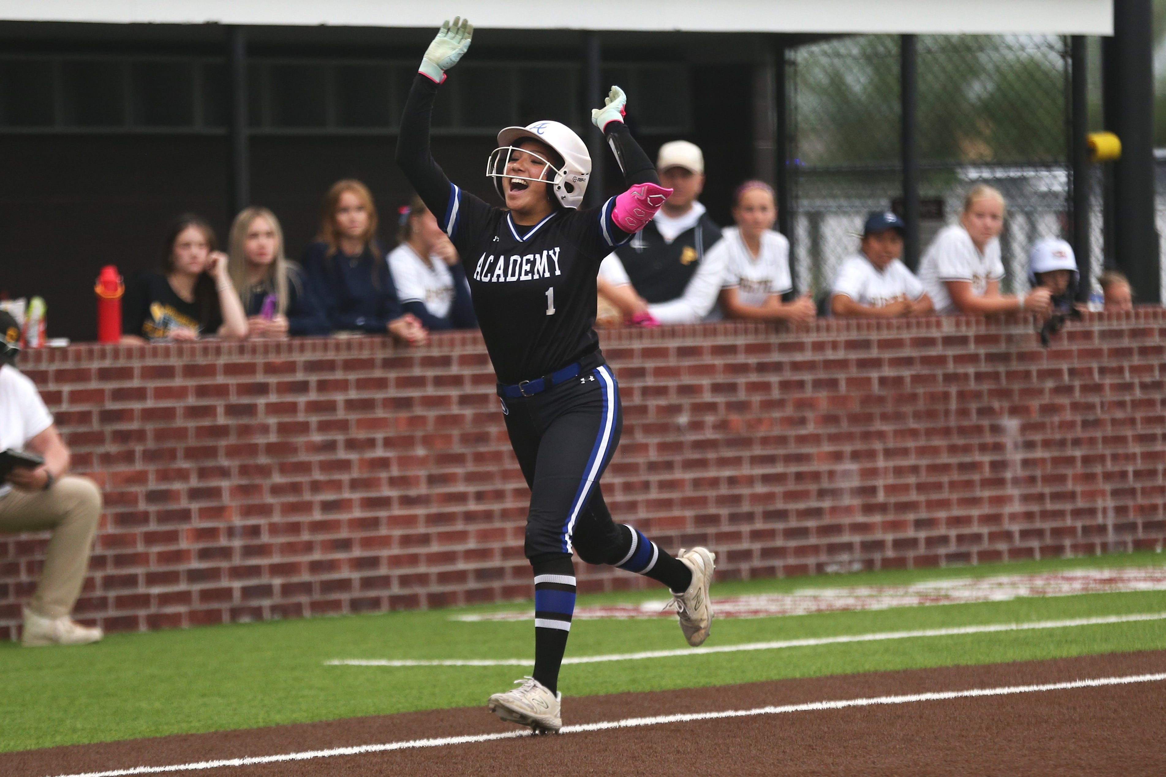 Santa Gertrudis Academy tops three-peat champs Coahoma for state title
